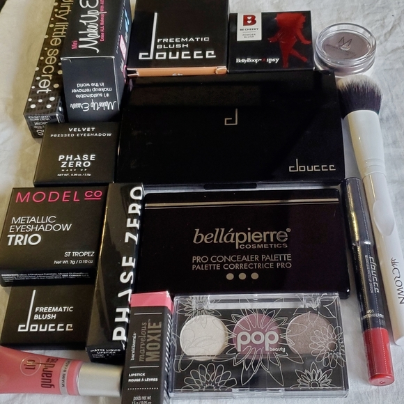 Doucce | Makeup | Huge 6 Piece Makeup Bundle Set Bare Minerals Doucce ...